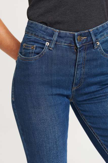 Wholesale Clothing - Bulk Clothing at Case & Piece Pricing | UTT Europe Kft